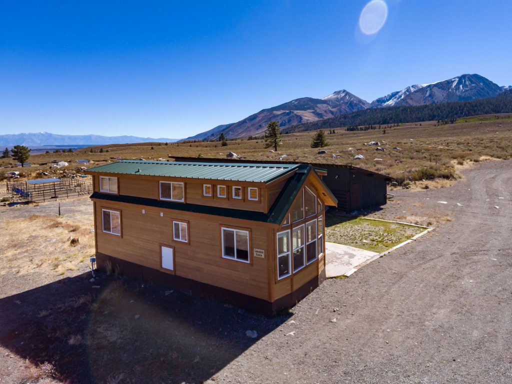 Sierra Meadows Ranch | Hotel Cabins Mountain Views, Walk to Town