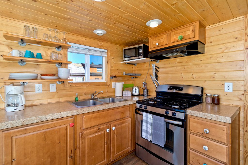 Sierra Meadows Ranch | Hotel Cabins Mountain Views, Walk to Town