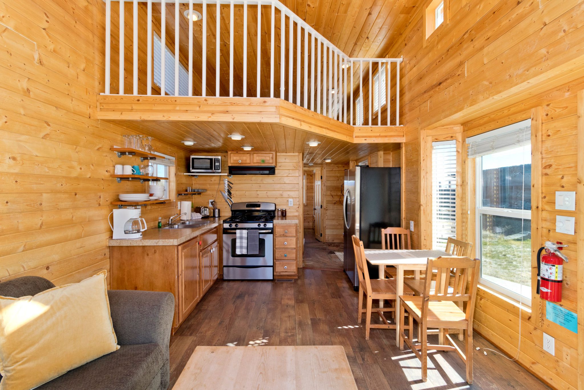 Sierra Meadows Ranch | Hotel Cabins Mountain Views, Walk to Town